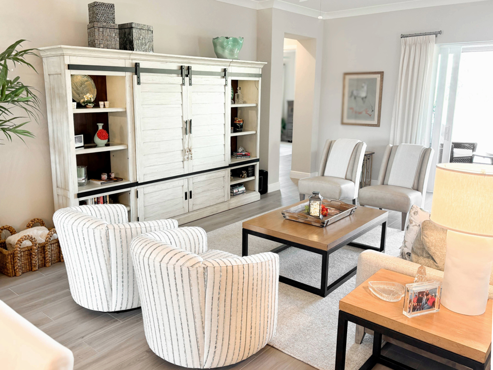 Transitional Home Design by Leasa Erkiletian | Babette’s Furniture